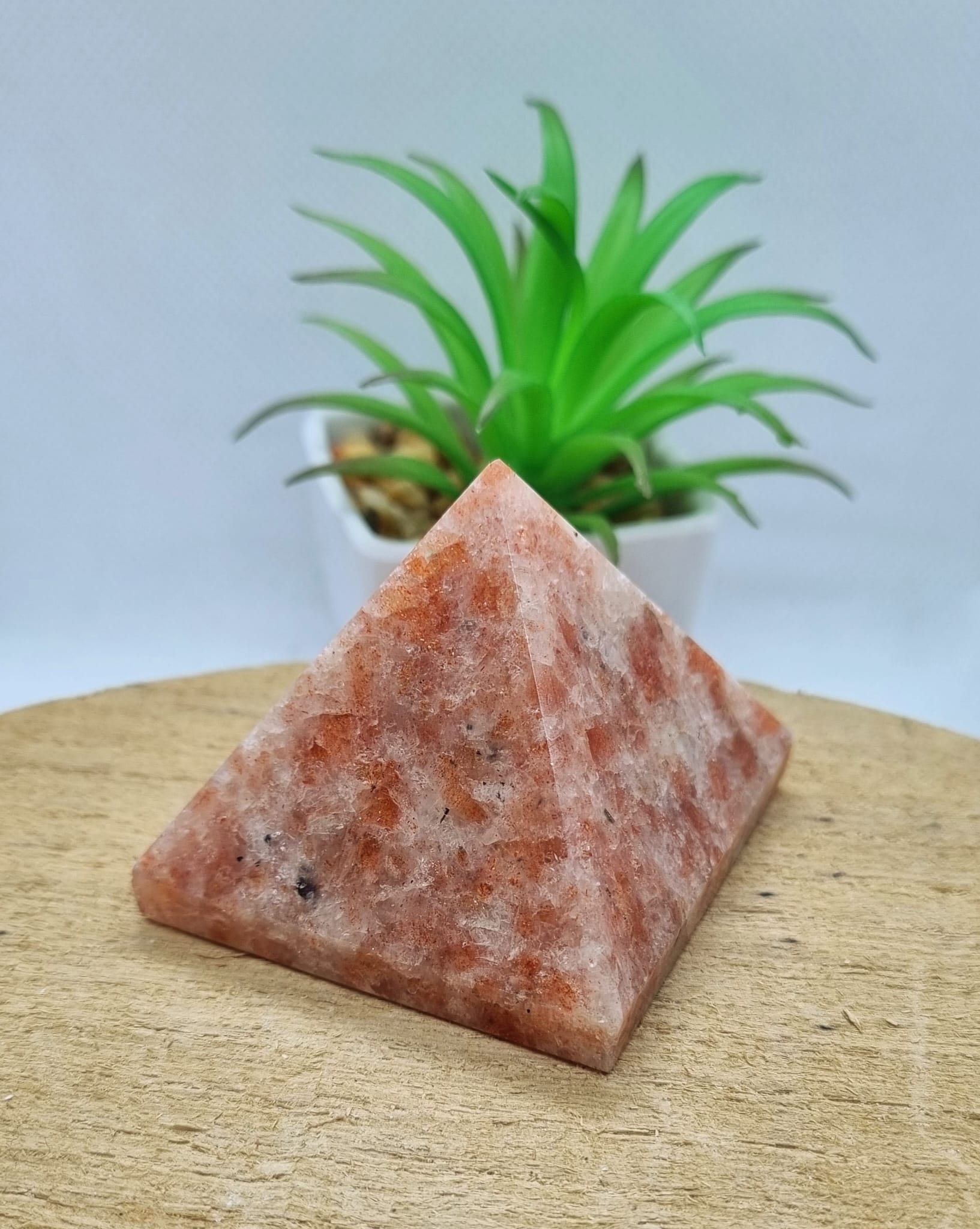 Sunstone Pyramid – rove-307